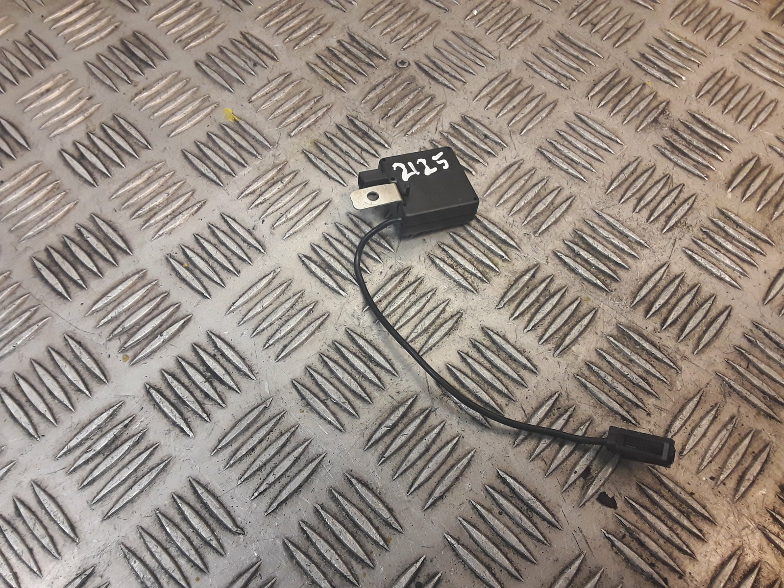 RANGE ROVER Antenna Suppressor III L322 4.4 4x4 LAND ROVER XUE000030 | eBay