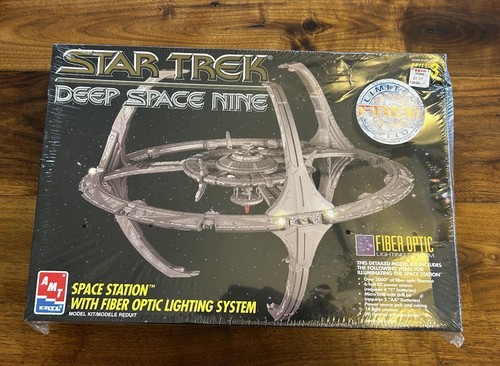 AMT/ERTL 8764 Star Trek Deep Space Nine Space Station w/Fiber Lighting ...