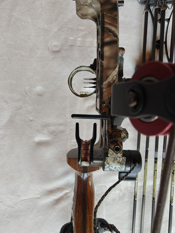 Mathews Z7 Compound Bow 28/55 Great Condition! Complete setup, ready to ...