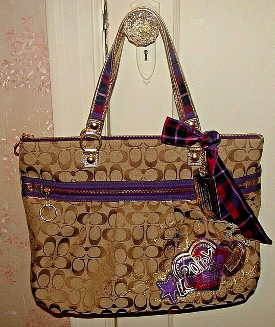 Coach Handbags Signature Collection | semashow.com