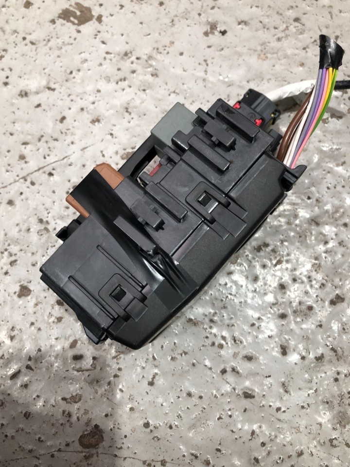 Citroen Berlingo Fuse Relay Box 9812661980 Diesel 1560cc 2019 K9 s73 ...