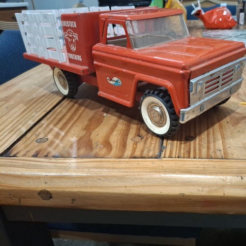 Vintage 1960's Structo Farms Red Pressed Steel Livestock Farming Stake ...