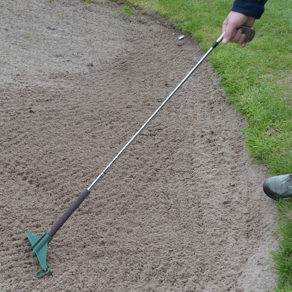 GRIP-RAKE GOLF RAKE / HYGIENIC GOLF RAKE THAT ATTACHES TO YOUR GOLF ...