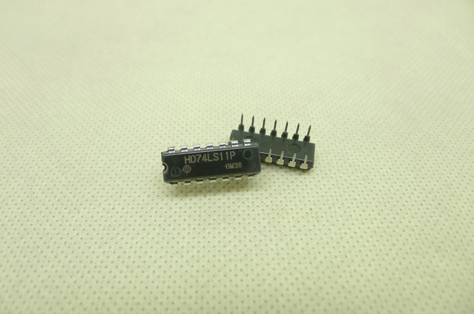 10pcs HD74LS11P 74LS11 IC Triple 3-IN NAND Gate DIP-14 HITACHI for sale ...