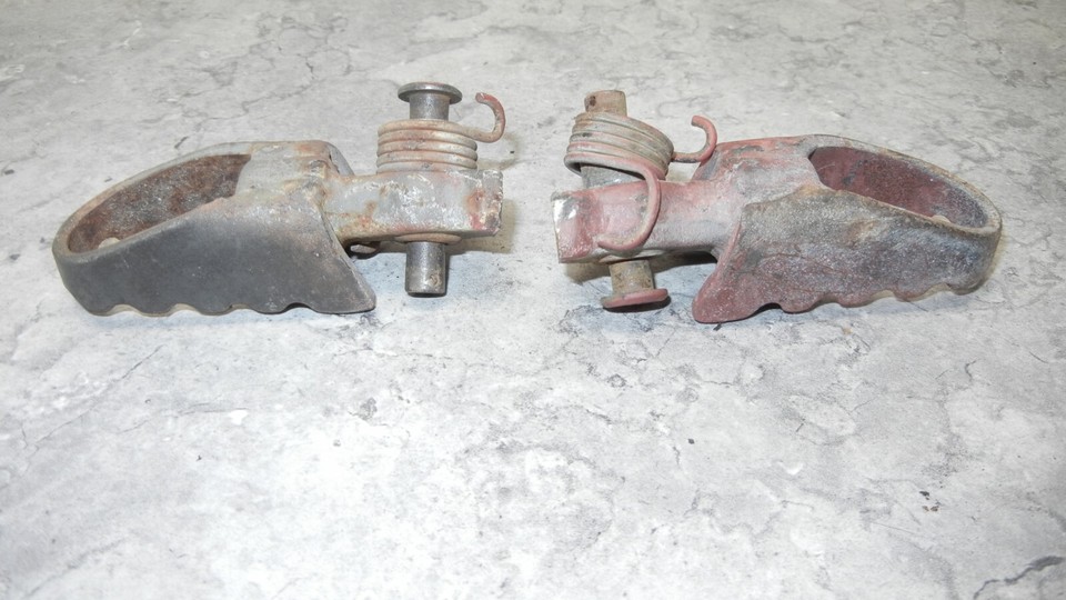 1980 HONDA XR200 XR 200 LEFT AND RIGHT FOOT PEG ASSEMBLY | eBay