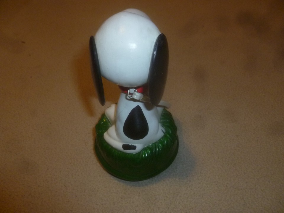 VINTAGE SNOOPY RARE DETERMINED PRODUCTIONS PORTABLE AM RADIO 1966 ...