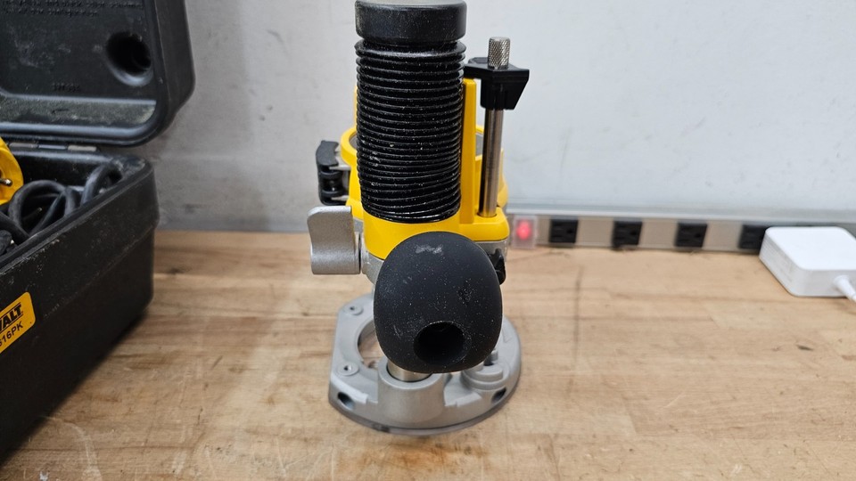 DEWALT DW616PK 1-3/4 HP Fixed Base Plunge Router Kit W/ Case USED | eBay