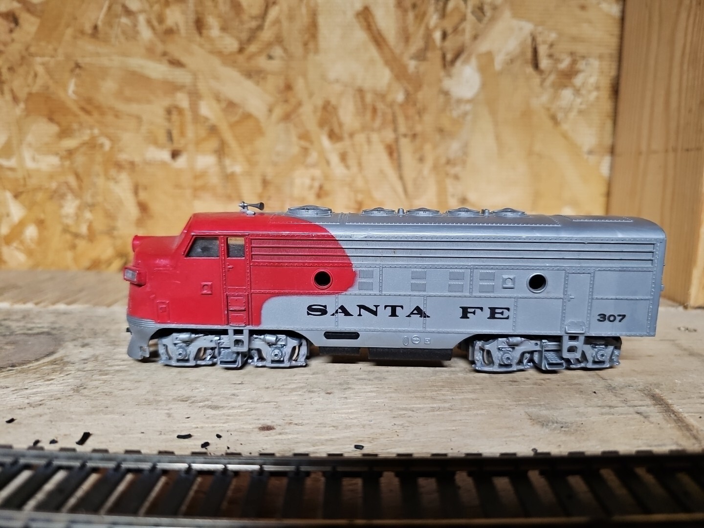 BACHMANN HO SCALE SANTA FE DIESEL LOCOMOTIVE #307 | eBay