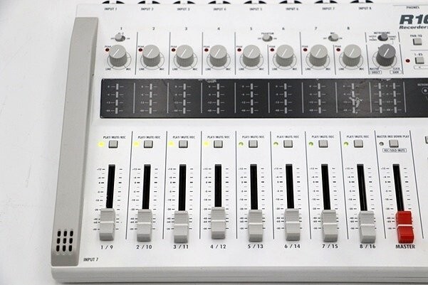 Zoom R16 Portable Multitrack Recorder Controller and Interface Good ...