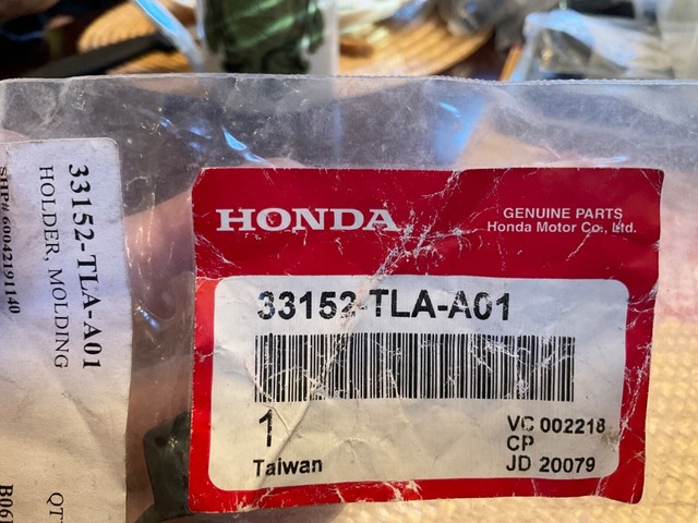 Honda OEM 17-18 Cr-v-headlamp Assembly Holder Left 33152TLAA01 for sale ...