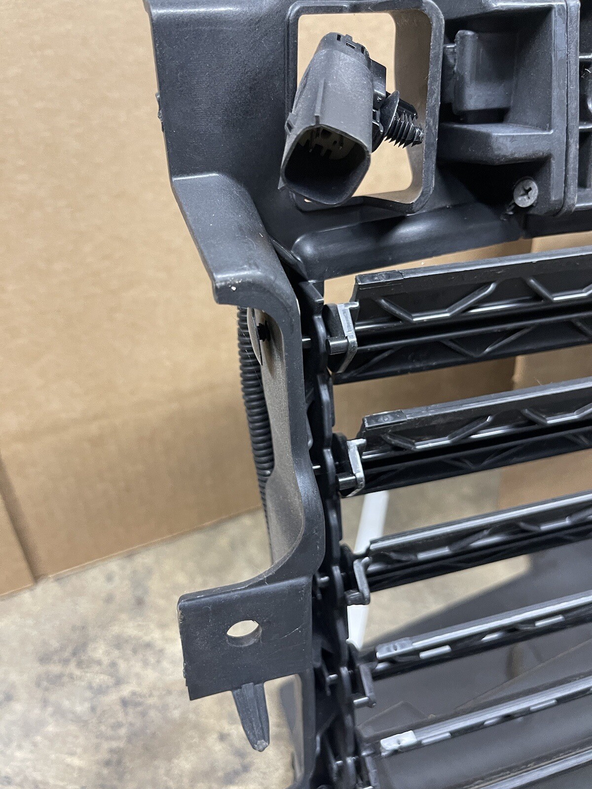 2021+ GM Radiator Shutter Chevy Tahoe Suburban GMC Yukon Escalade OEM ...