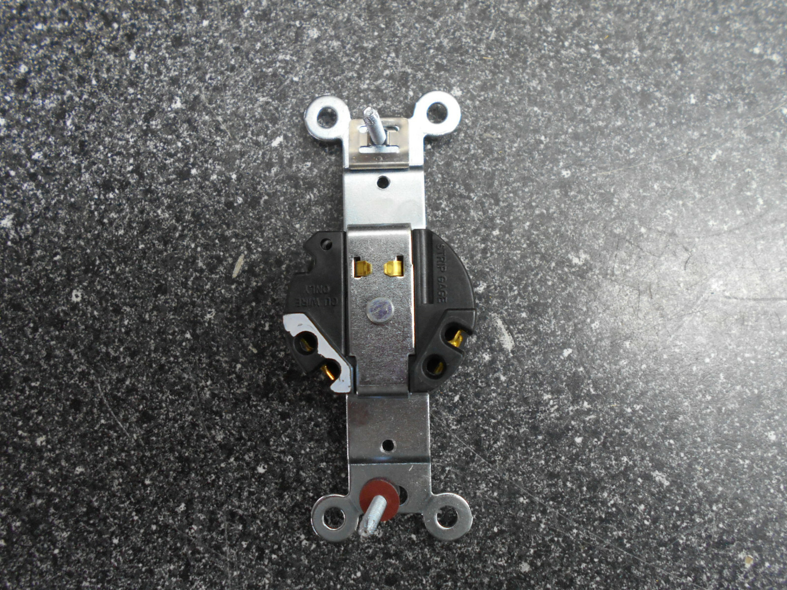 HUBBELL HBL4710 TWIST-LOCK RECEPTACLE 15A 125V 2P 3W GROUNDING | eBay