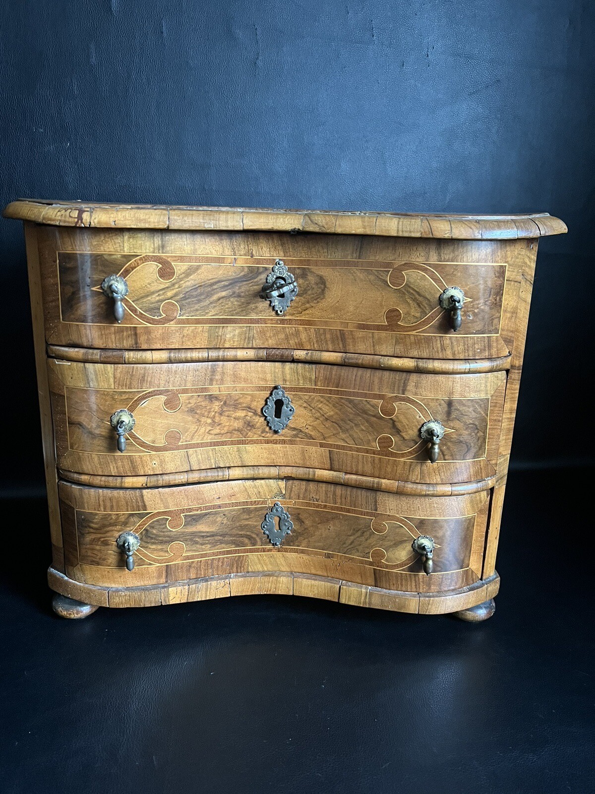 Antike Barock Modellkommode Miniaturkommode mit Marketerie wohl 18 ...