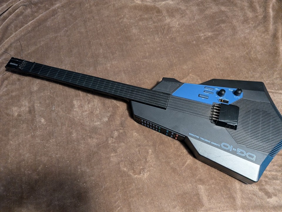 Casio DG-10 Synthesizer Digital Guitar (No Battery Cover) | eBay