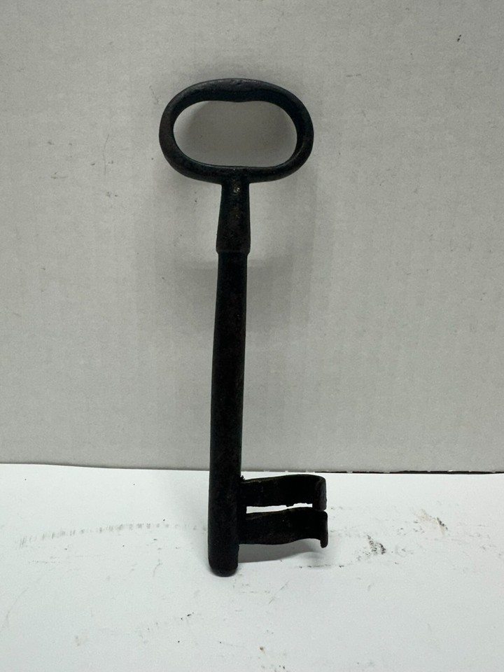 Vintage Large Cast Iron Skeleton Key Black Rustic Antique Key Decor | eBay