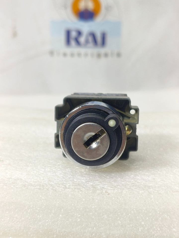 TELEMECANIQUE ZB2-BE101 POSITION SWITCH WITH CONTACT BLOCK 400V 10A ...
