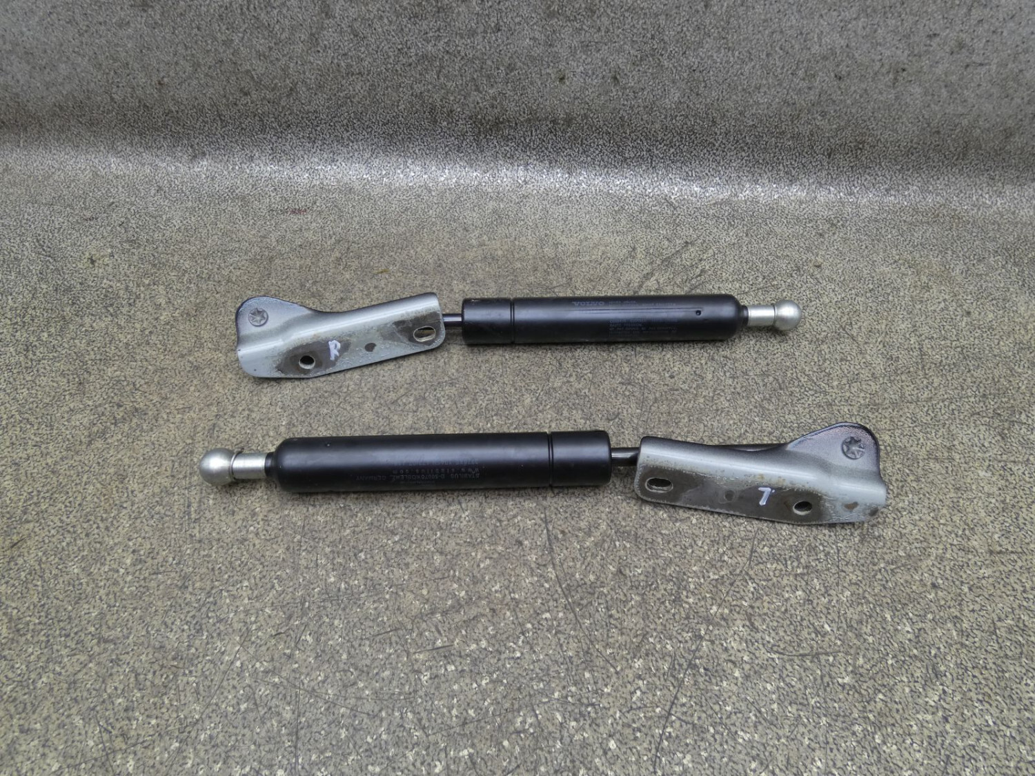 Gasfeder Heckklappe links rechts 30799161 196Tkm Volvo V70 II 2.4D 08. ...