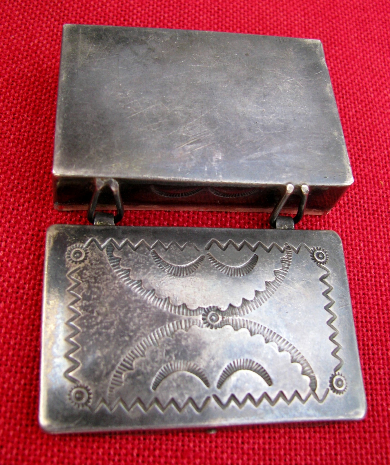 FINE ANTIQUE HANDMADE NAVJAO INDIAN AMERICAN EMBOSSED SILVER SNUFF BOX ...