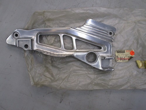 NOS 1983 YAMAHA XJ400Z XJ 400Z 400 Z LEFT FOOT PEG STAY MOUNT 35J-27443 ...