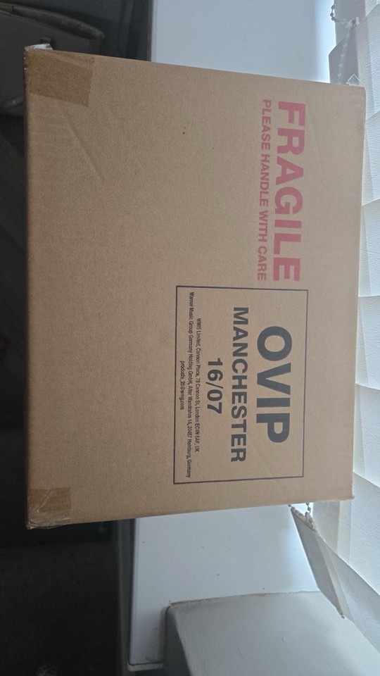 OASIS Live '25 VIP Exclusive Merch Box - Manchester 2025 - Ultra Rare ...