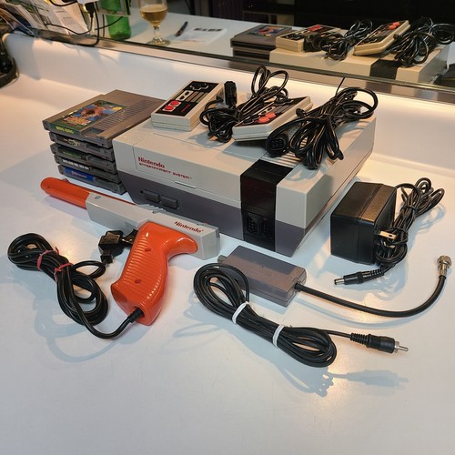 NINTENDO ENTERTAINMENT SYSTEM -- NES-001 --- ORIGINAL WITH GAMES ...