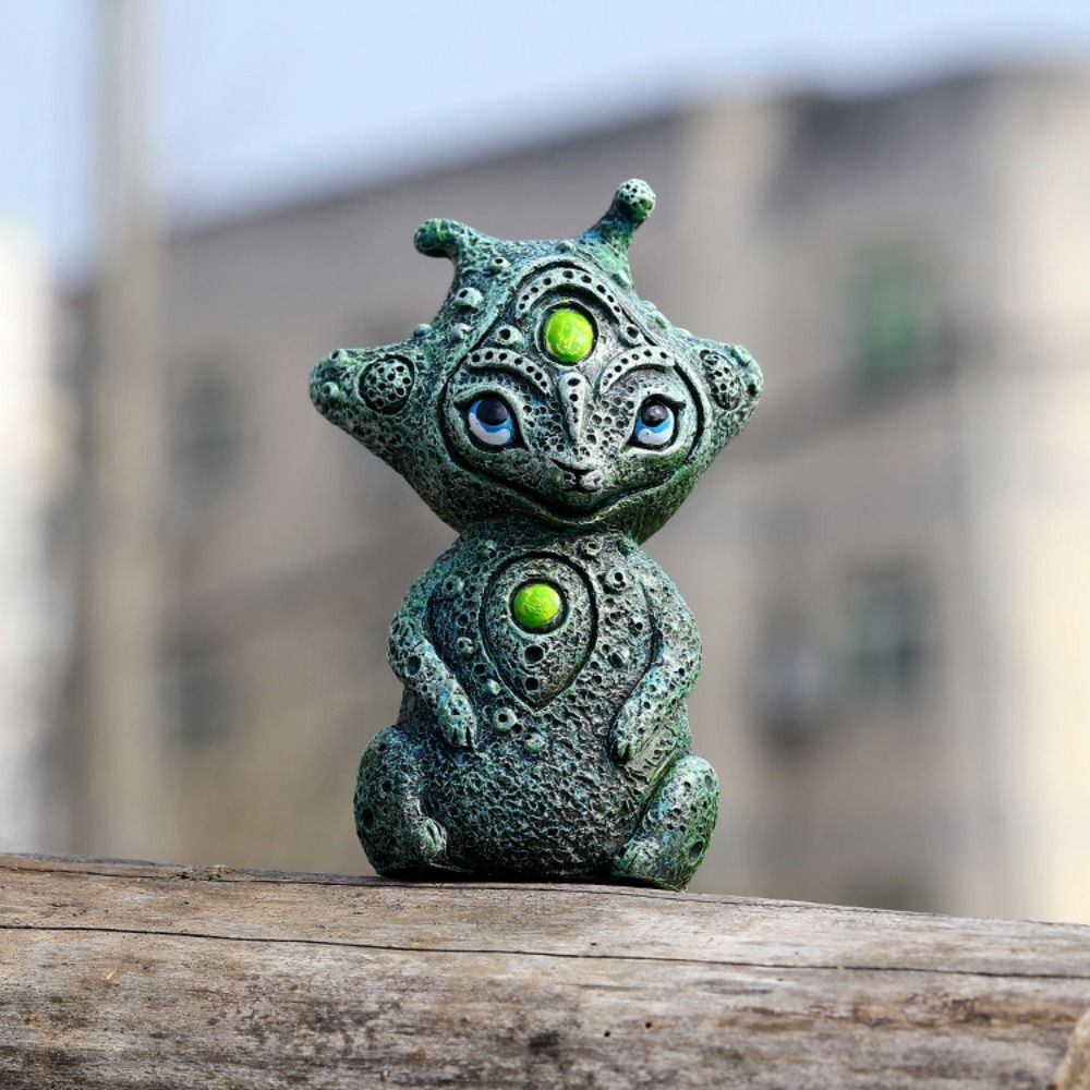 Cartoon Three Eyes Alien Sculpture Mini Garden Alien Ornaments Garden ...