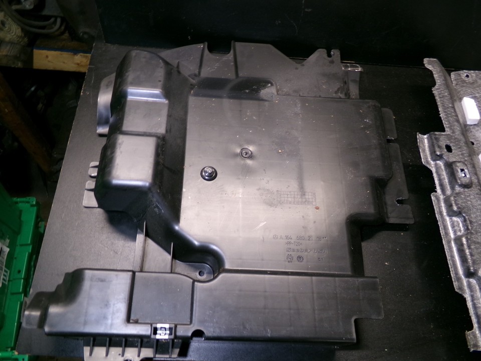 1646802118 Left Floor Cover Trim 1646801323 06-11 Mercedes Benz W164 ...