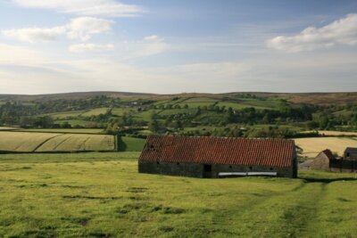 Photo 6x4 Barn Near Castle Houses Ainthorpe A Public Footpath goes to ...