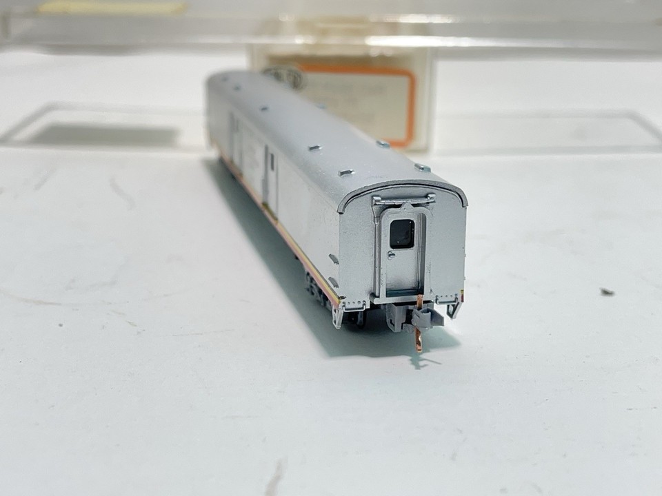 Con Cor Trains N Scale Model Train Santa Fe 85’ Full Baggage Passenger ...