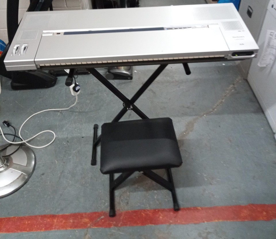 TECHNICS SX-KN7000 Electronic Keyboard 61-Key includes Stool and stand ...