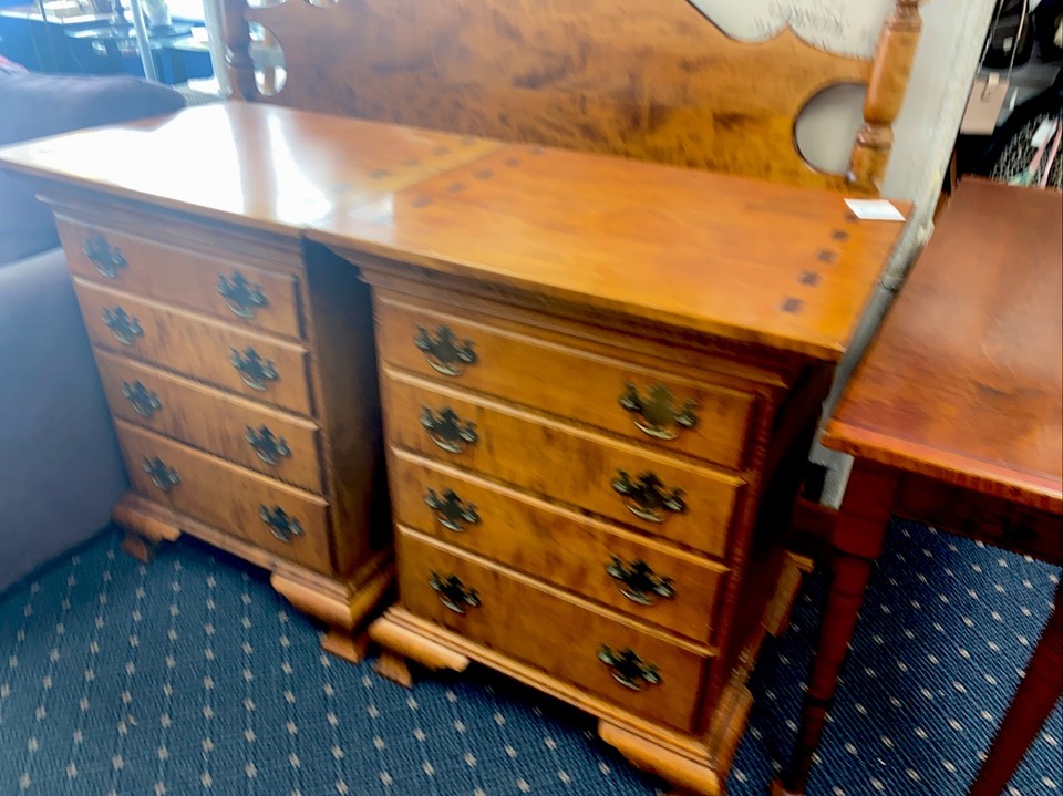 JL Treharn Tiger Maple Bedroom Furniture Queen Four Poster Bed + More ...