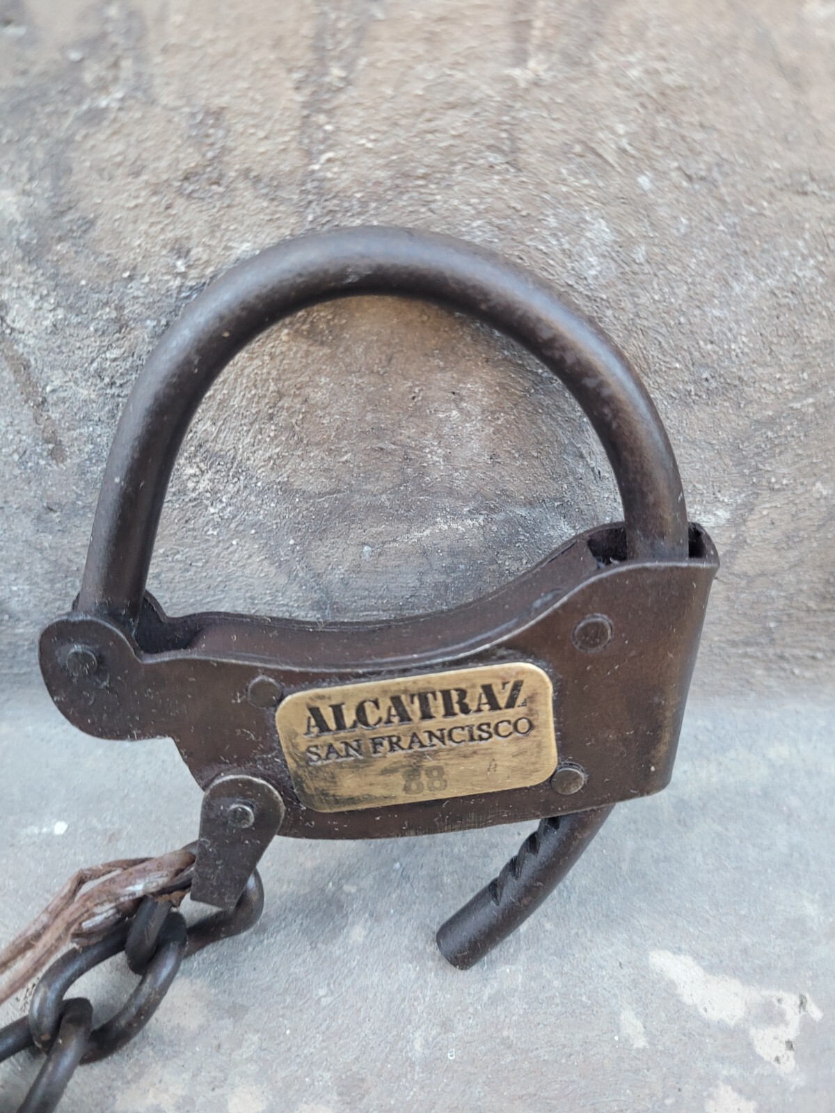 Alcatraz Prison Iron Handcuffs Adjustable Cuffs with Chain & 2 Skeleton ...