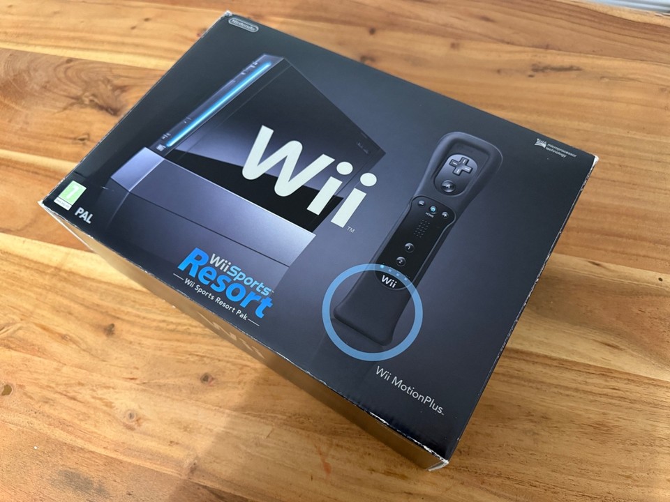 Nintendo Wii BLACK Boxed- Wii Sports Resort Great Condition - Missing ...