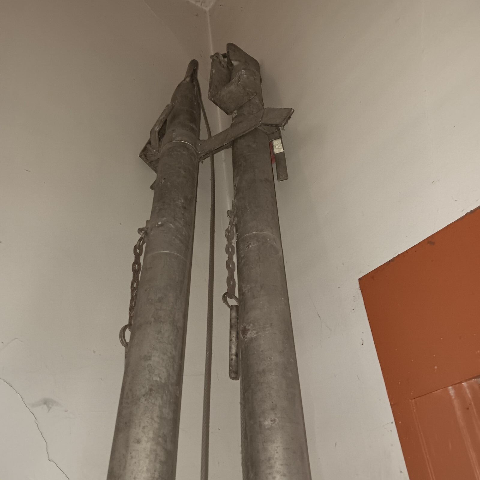 Proctor wall jacks. 9' tall in working order little use. 1000lb ...