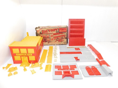 MARX TOYS TRAINS "TWO" MARXVILLE FACTORY'S with FIGURES & ACCESORIES ...