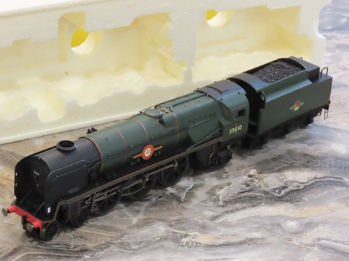 BZ117: Hornby 4-6-2 Merchant Navy Class 35010 Blue Star Loco & Tender ...