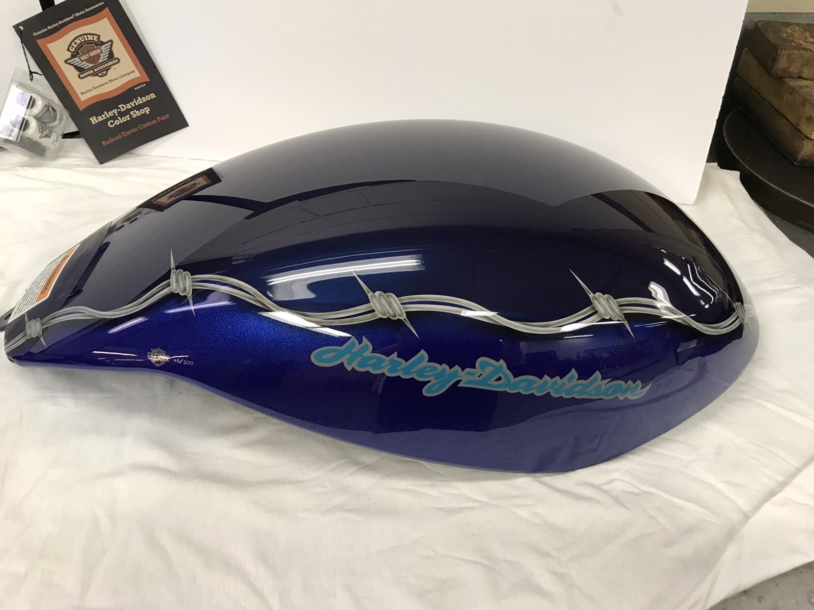 Harley-Davidson V-Rod Barbwire Limited Edition #45/200 custom paint set ...