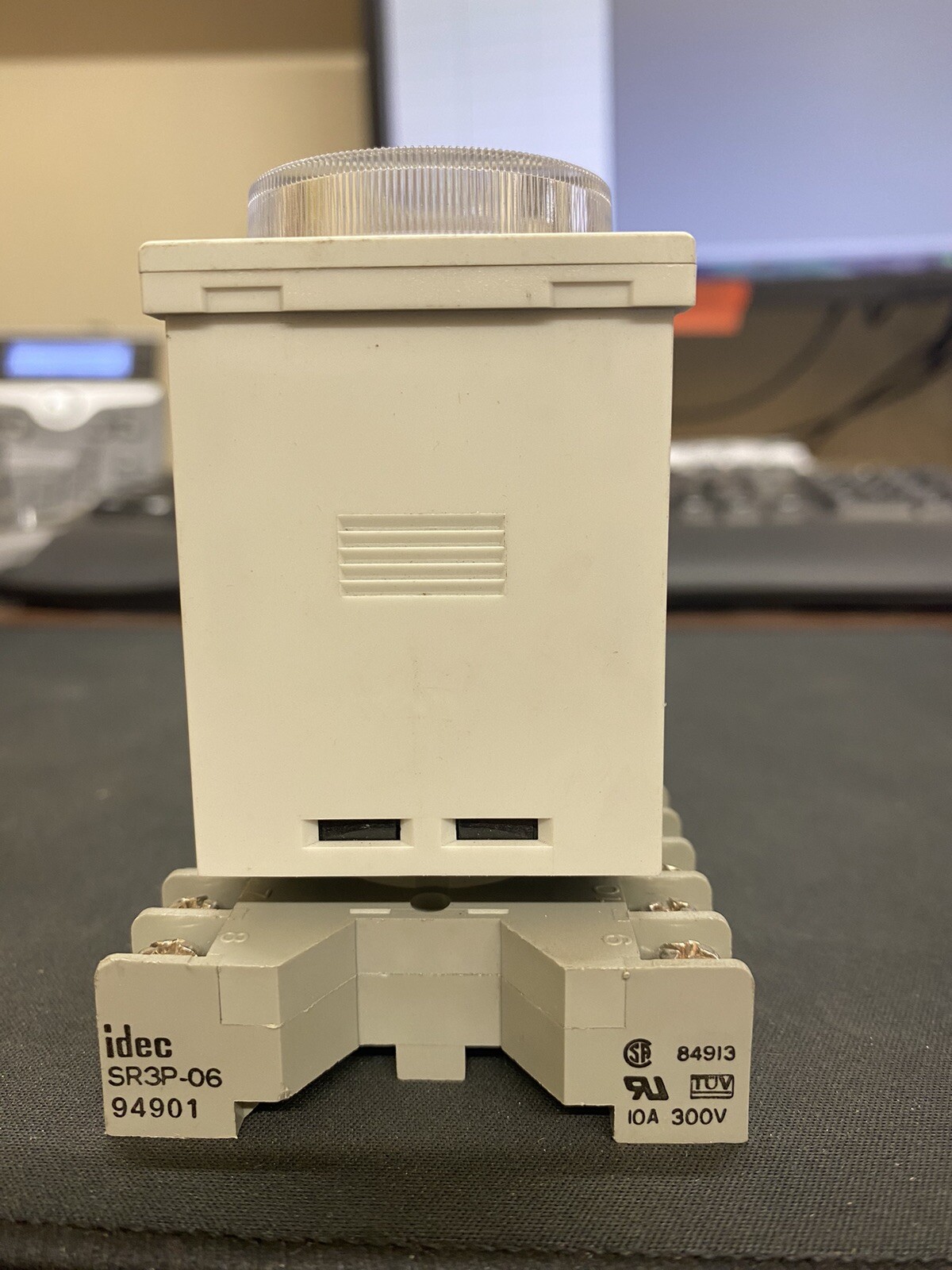 ALLEN BRADLEY 700-HR52TA17 MUTLI-FUNCTION TIMING RELAY WITH IDEC SR3P ...