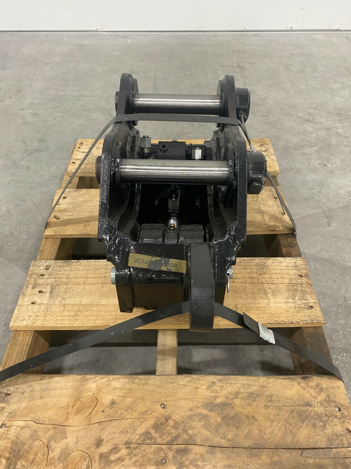 New Hydraulic Quick Coupler for a Komatsu | Grelly USA