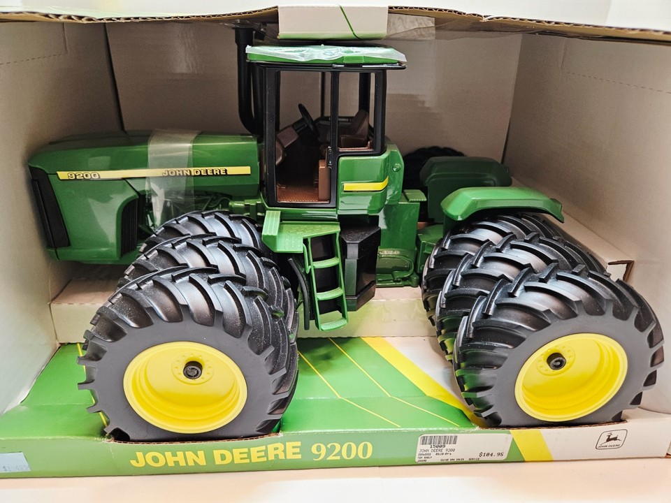 New ERTL John Deere 9200 4WD Huge Tractor Fat Triple Tires 1:16 Scale ...