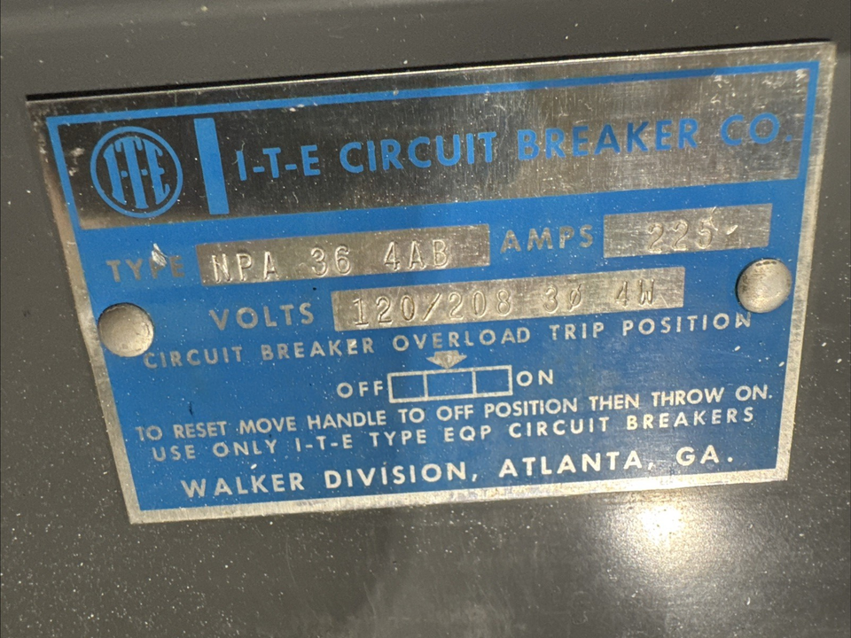 ITE Siemens Panel 3 Pole Phase 125A 120/208/240V Bolt in on W/Breakers ...