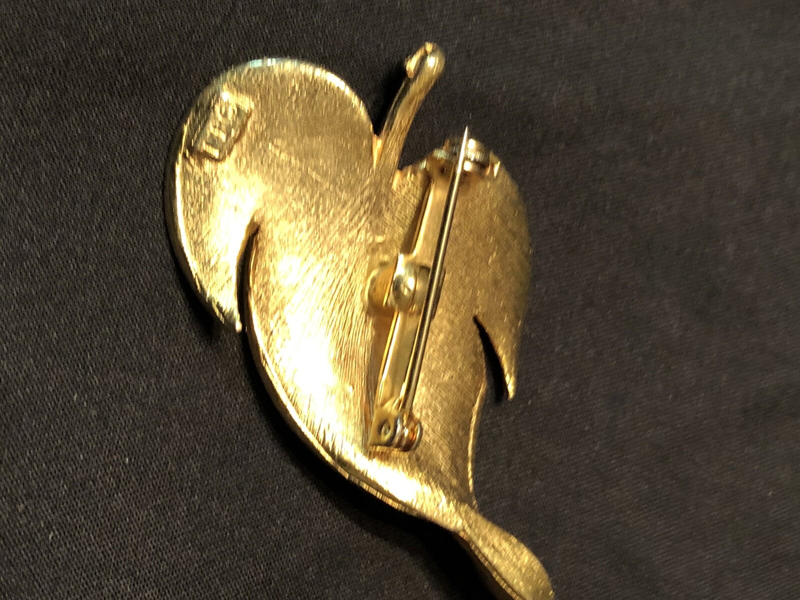 JJ Leaf Pin ~ Pearlized Brushed Enamel On Gold Metallic ~ Free Shipping ...