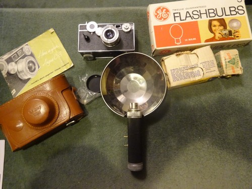 Vintage Argus C3 f/3.5 lens film Camera w Leather Case + Flash bulb ...
