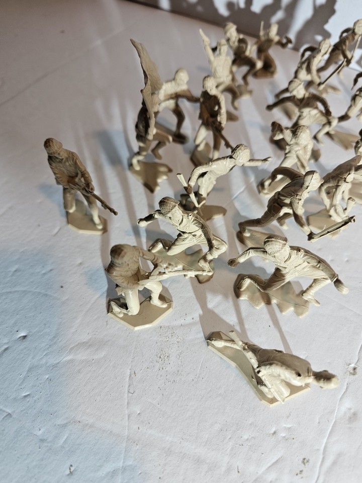 Vintage 1963 Louis Marx WW2 Army Men Lot of 66 – US & Japanese Soldiers ...