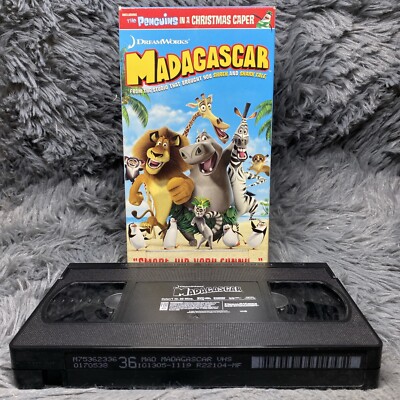 Madagascar VHS Tape 2005 Ben Stiller Chris Rock Dreamworks Penguins Zoo ...