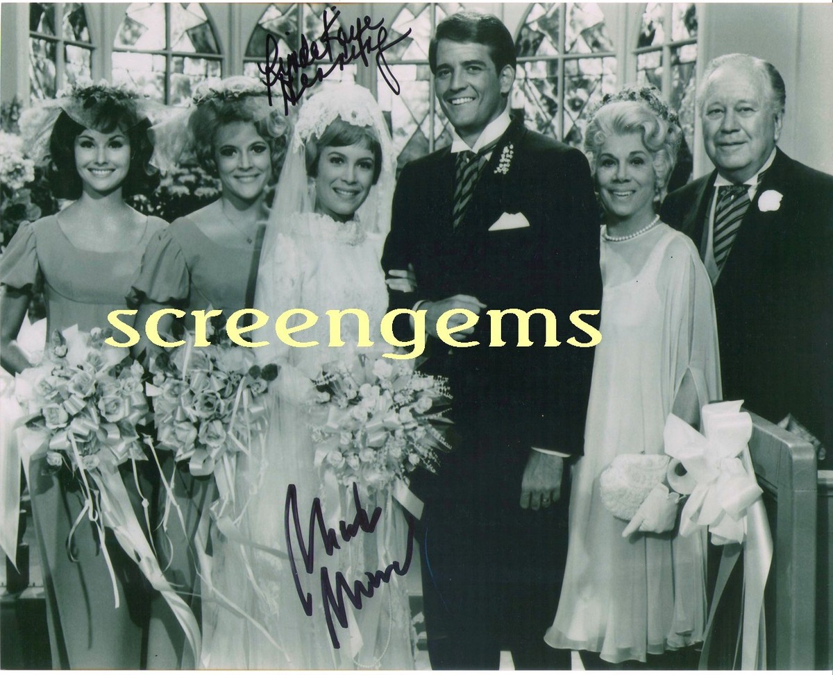 Mike Minor Y Linda Kaye Henning