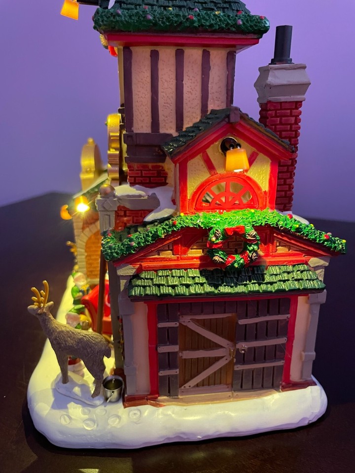 Lemax Christmas Village "Santa's Reindeer Stables" Brand New Lighted ...