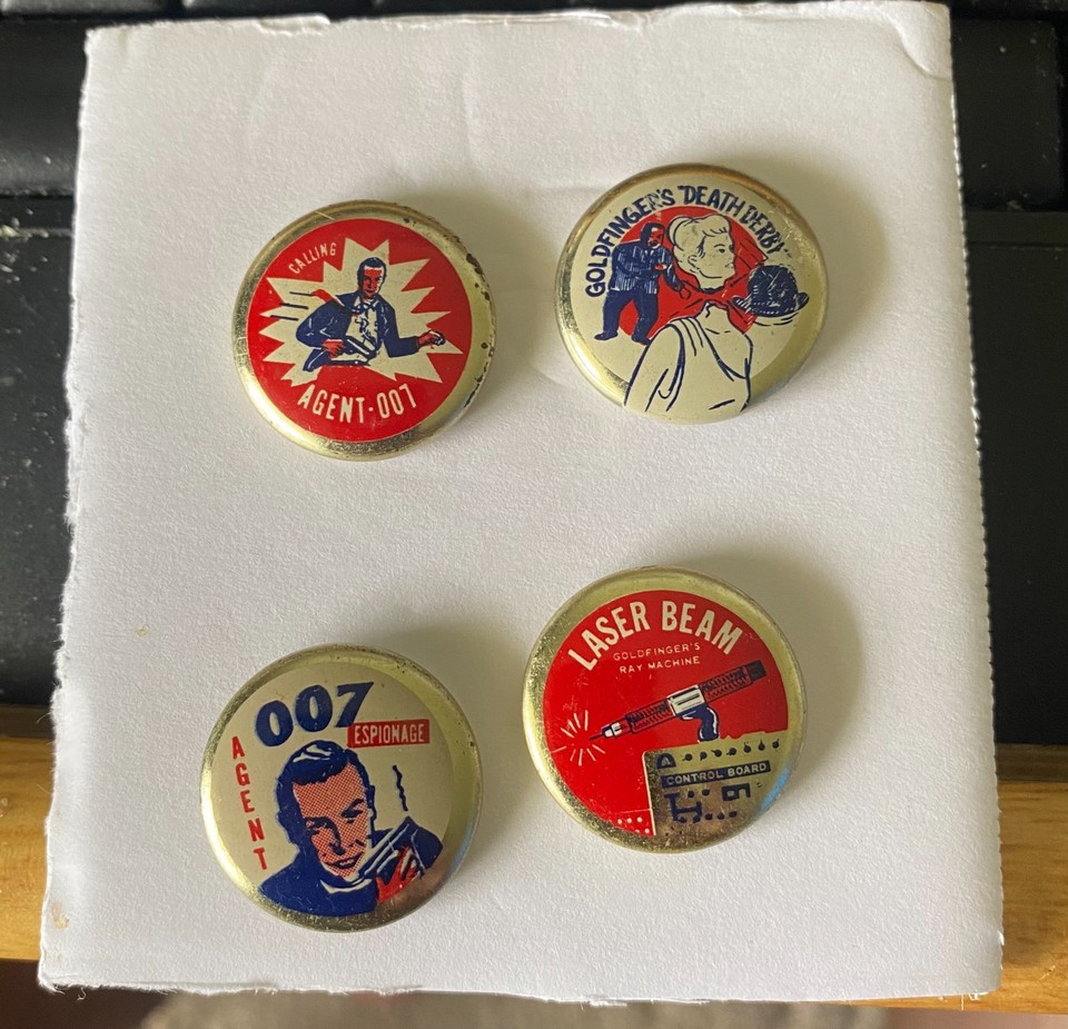 RARE JAMES BOND THUNDERBALL SEAN CONNERY LOT - EMPTY WAX BOX AND PINS ...