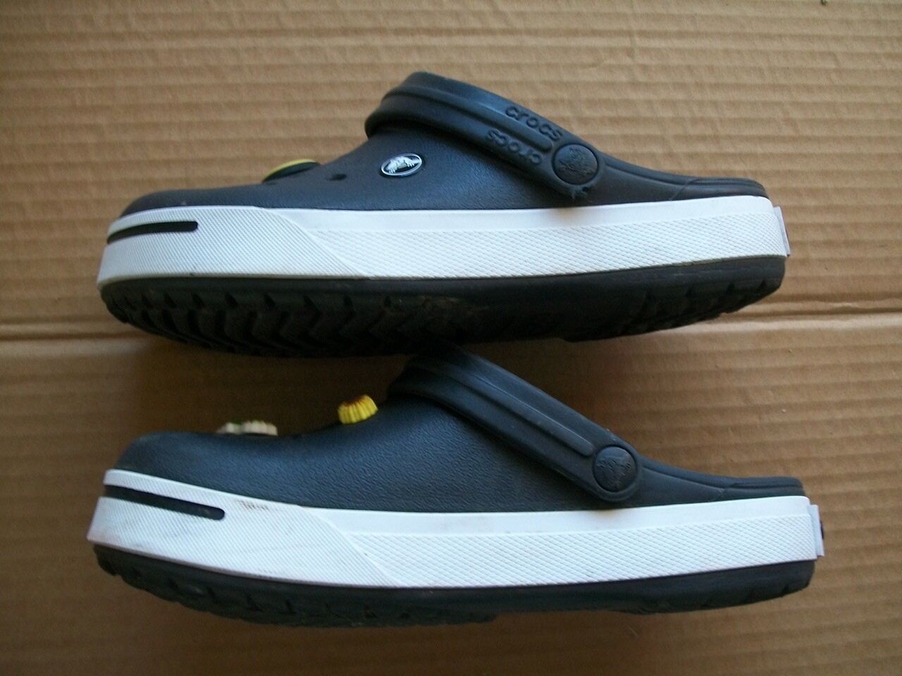 Crocs Mens 5 Womens 7 Black Low Back Smiley Face Dragonfly Flip Bar | eBay