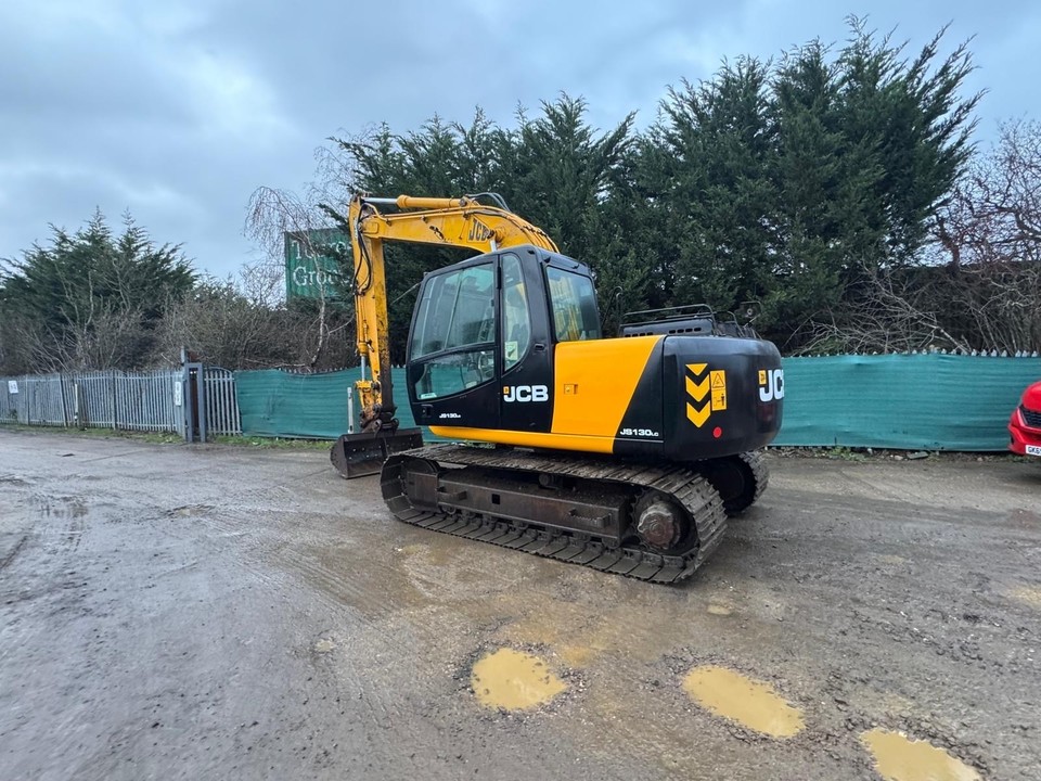 2001. JCB JS130. CASE.HITACHI. Piped. Excavator. 13 Ton Digger (£13,995 ...